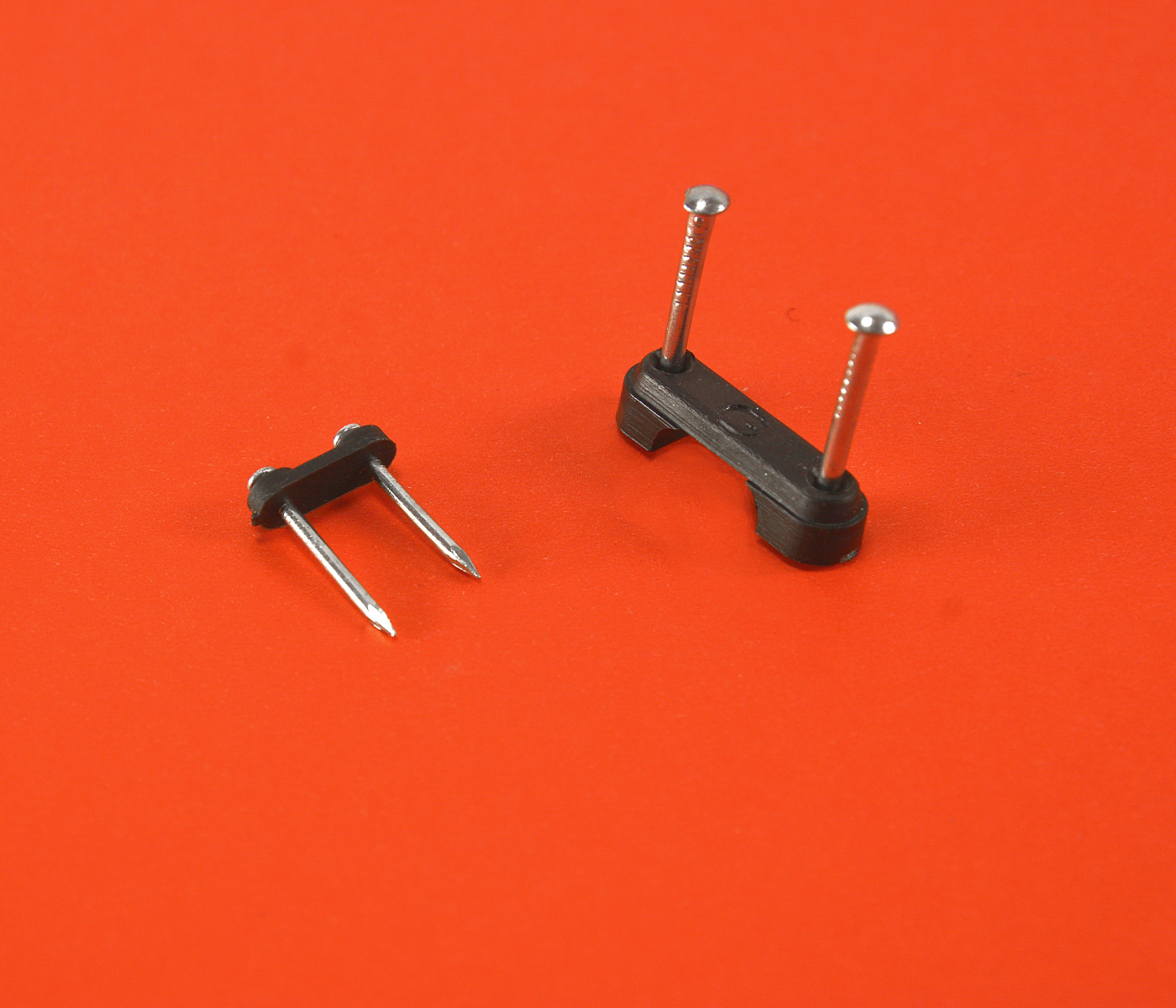 Grampas Para Cable Plano Doble Clavo Gretel
